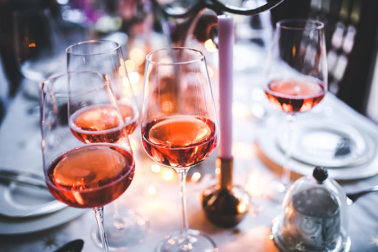 Conseils pour choisir un bon vin rosé : tout savoir ! - Vignobles.net